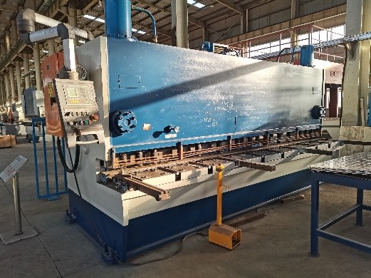 90KM/H Refrigerated Box Truck With Liftgate 26ft Reefer Truck 18 Volume